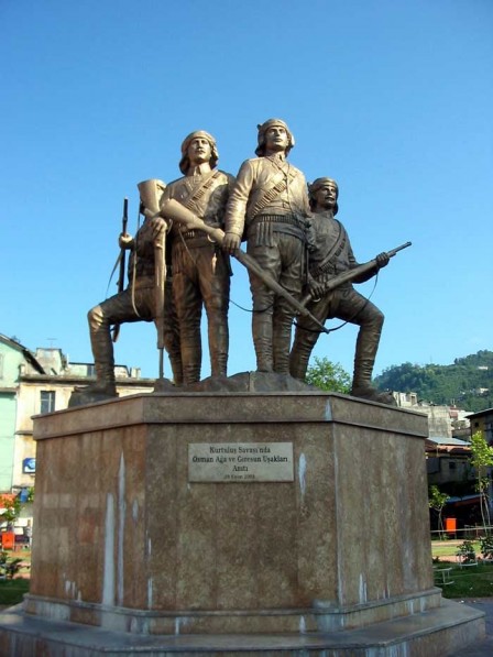 Peki ya katliamcıların heykelleri? – Nor Zartonk / Նոր Զարթօնք